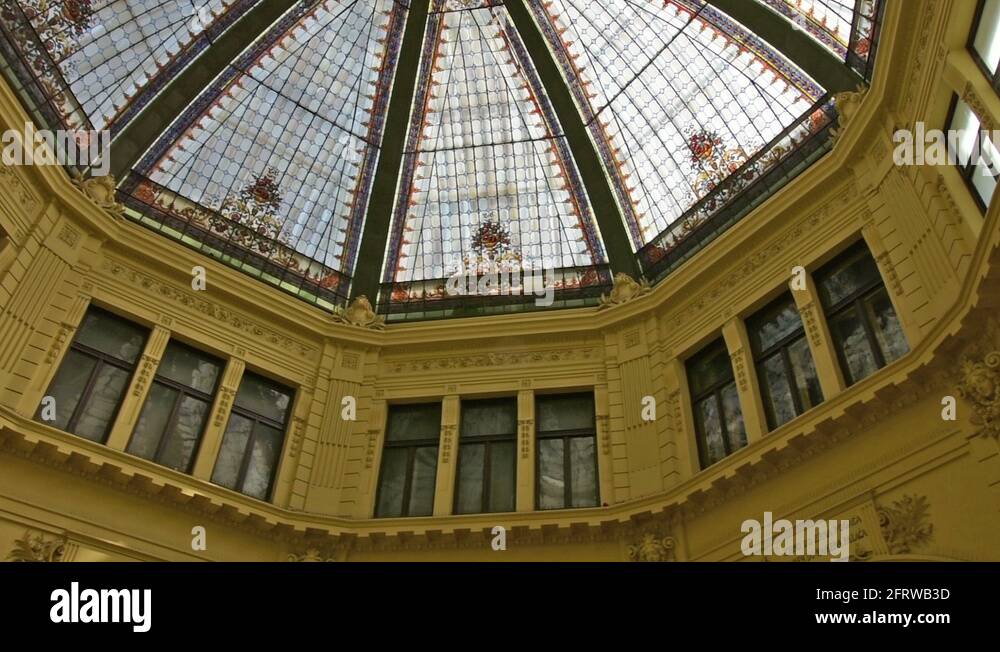 Octagon gallery Stock Videos & Footage - HD and 4K Video Clips - Alamy