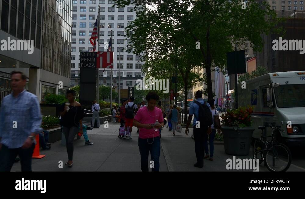 Crowded sidewalk usa new york Stock Videos & Footage - HD and 4K Video ...