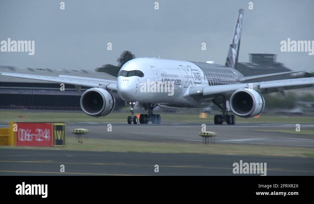 Airbus A350 Extra Wide Body Airliner Landing Stock Video Footage - Alamy