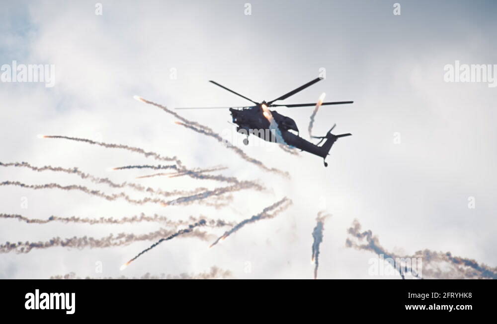 Anti missile flares Stock Videos & Footage - HD and 4K Video Clips - Alamy