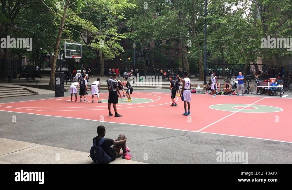 1 on 1 basketball Stock Videos & Footage - HD and 4K Video Clips - Alamy
