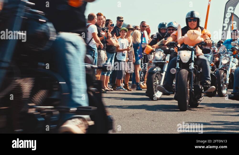 Gang line Stock Videos & Footage - HD and 4K Video Clips - Alamy