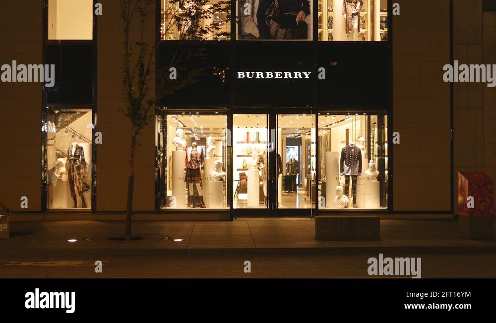 Burberry storefront Stock Videos & Footage - HD and 4K Video Clips - Alamy
