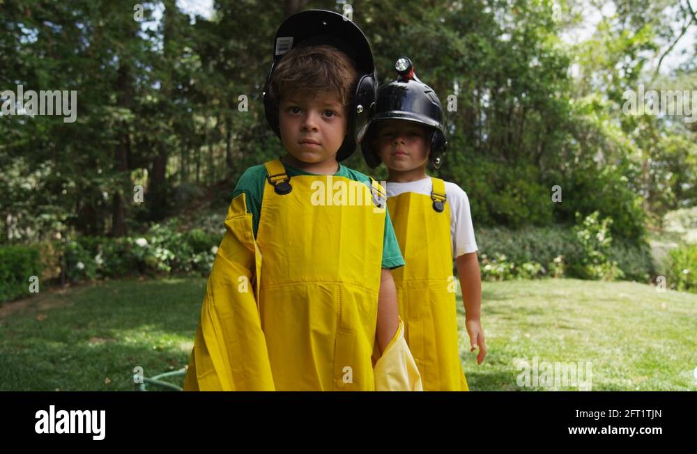 Lens boys lens boys Stock Videos & Footage - HD and 4K Video Clips - Alamy