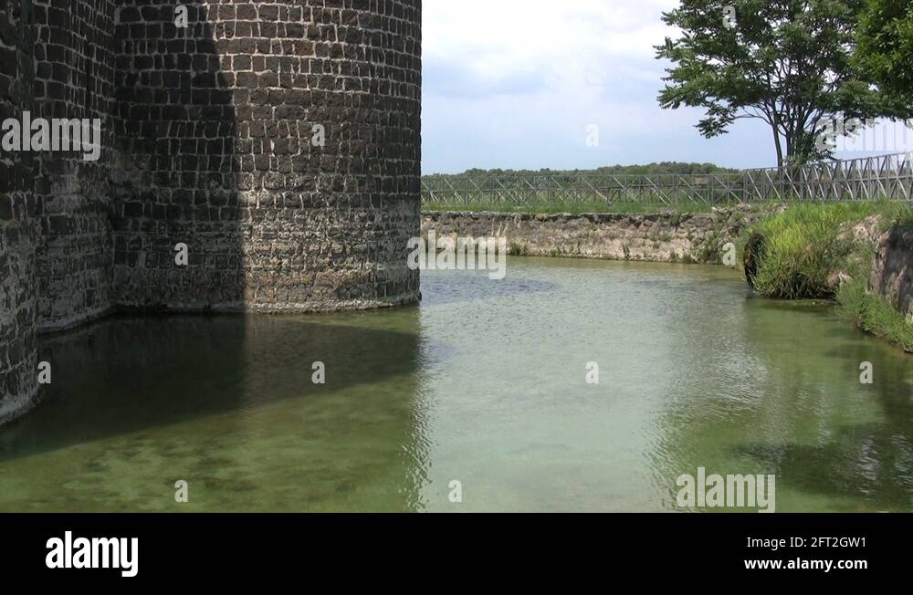 Moat of a castle Stock Videos & Footage - HD and 4K Video Clips - Alamy