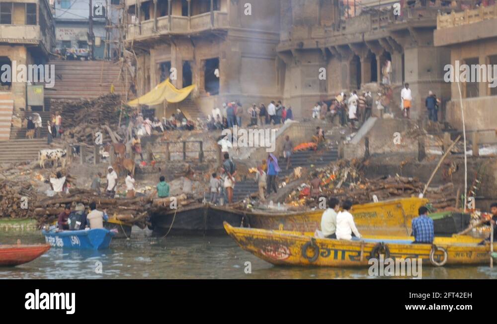 Hindu cremation by river ganges, india Stock Videos & Footage - HD and ...