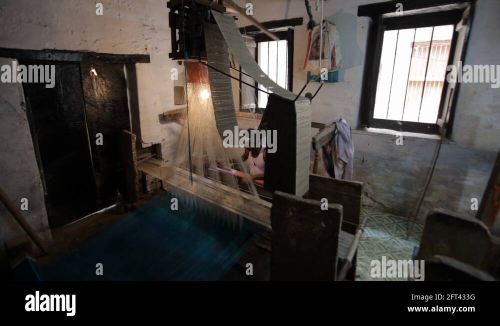 Men weaving Stock Videos & Footage - HD and 4K Video Clips - Alamy