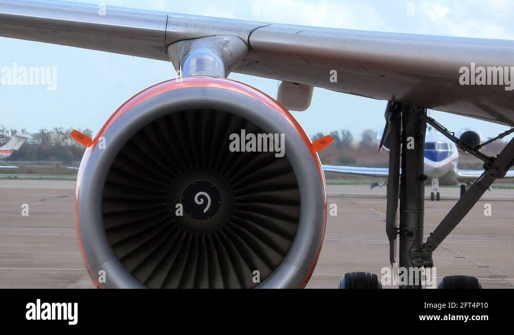Back view jet engine Stock Videos & Footage - HD and 4K Video Clips - Alamy