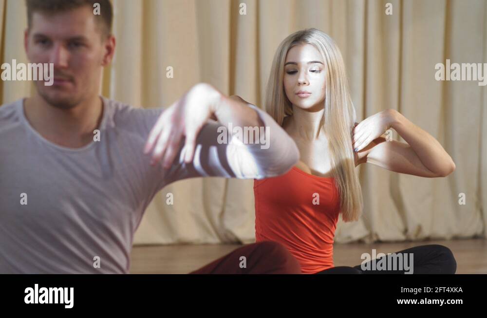 Body twisting Stock Videos & Footage - HD and 4K Video Clips - Alamy