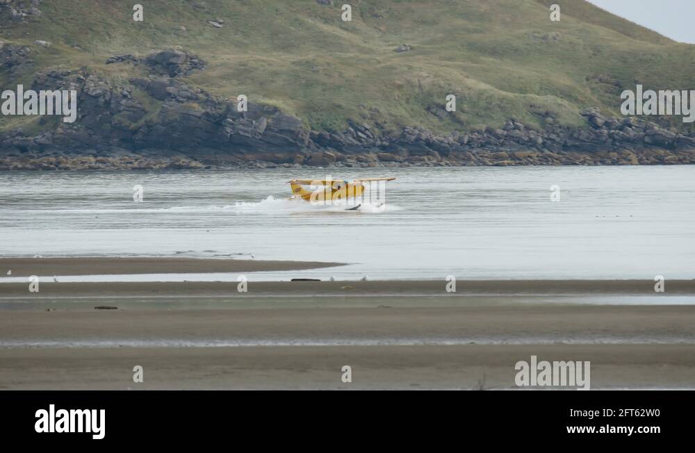 Bush plane landing Stock Videos & Footage - HD and 4K Video Clips - Alamy