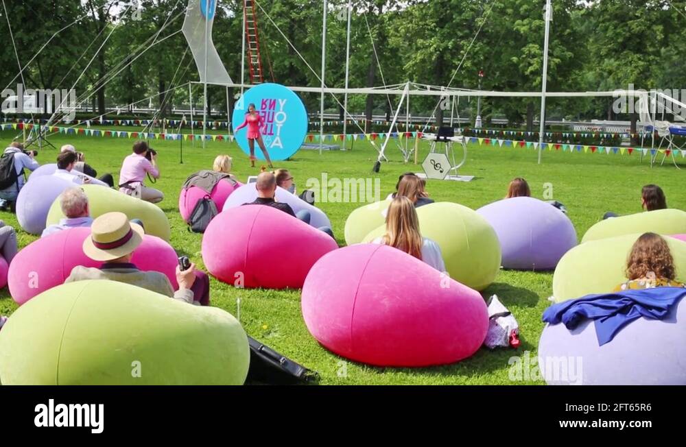 Throwing circle Stock Videos & Footage - HD and 4K Video Clips - Alamy