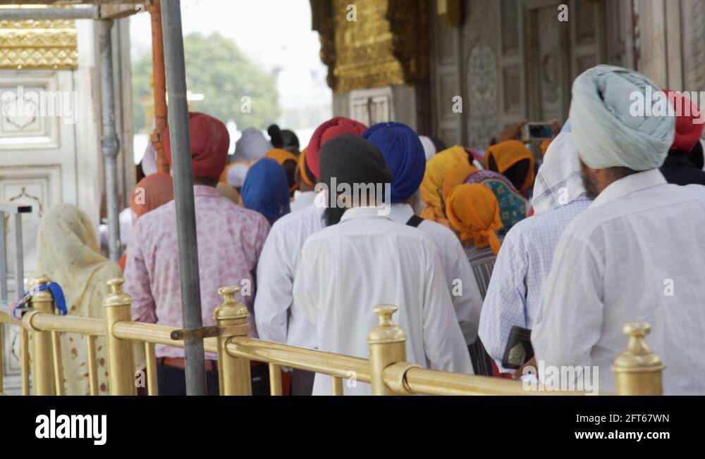 Crowd of Sikh men with turbans stand in line to enter Golden Temple ...