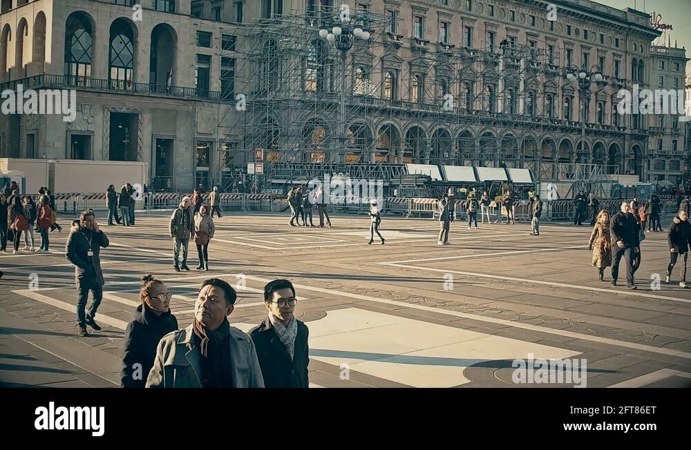 Milano piazza duomo Stock Videos & Footage - HD and 4K Video Clips - Alamy