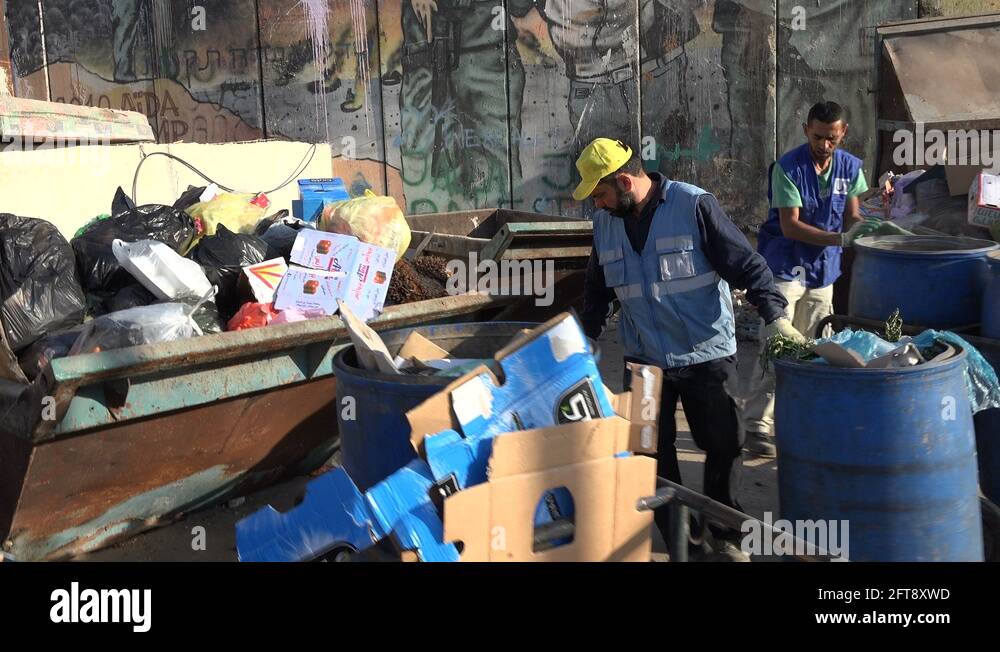 Empty trash cans Stock Videos & Footage - HD and 4K Video Clips - Alamy