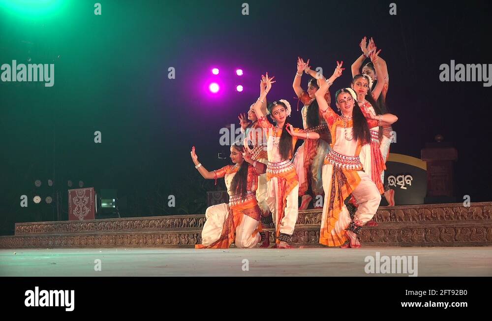 Female Indian dance group in classic traditional pose on stage Stock ...