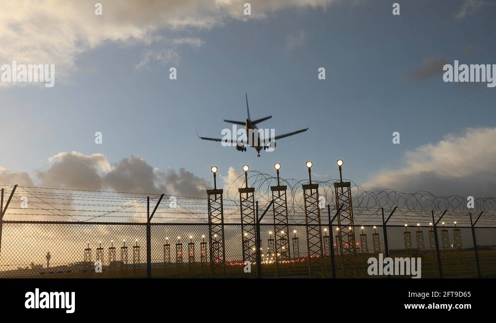 Plane runway lights Stock Videos & Footage - HD and 4K Video Clips - Alamy