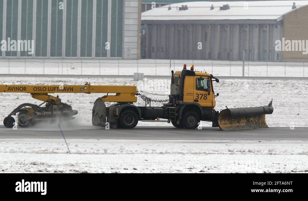 Track sweeper Stock Videos & Footage - HD and 4K Video Clips - Alamy