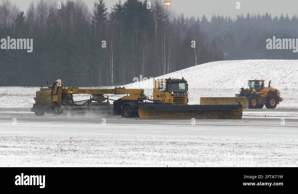 Snow removal vehicle Stock Videos & Footage - HD and 4K Video Clips - Alamy