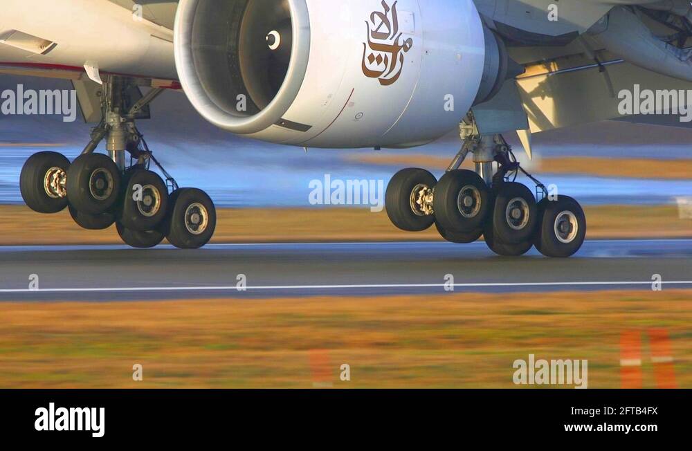 Landing gear boeing Stock Videos & Footage - HD and 4K Video Clips - Alamy