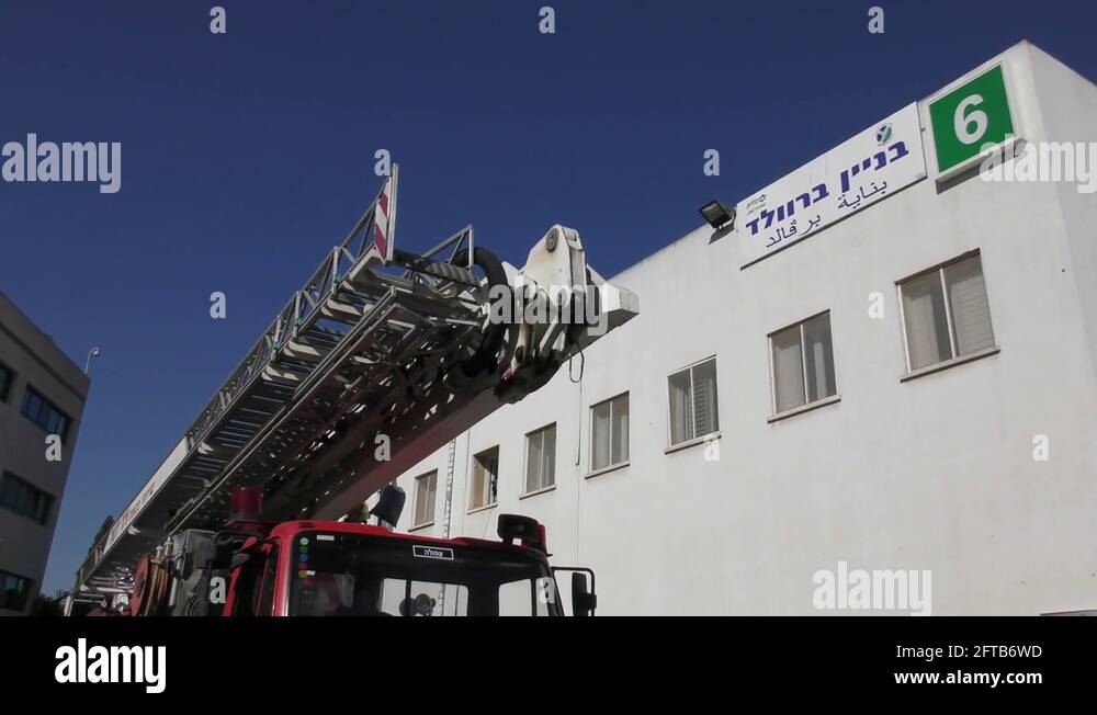 Crane ladder Stock Videos & Footage - HD and 4K Video Clips - Alamy