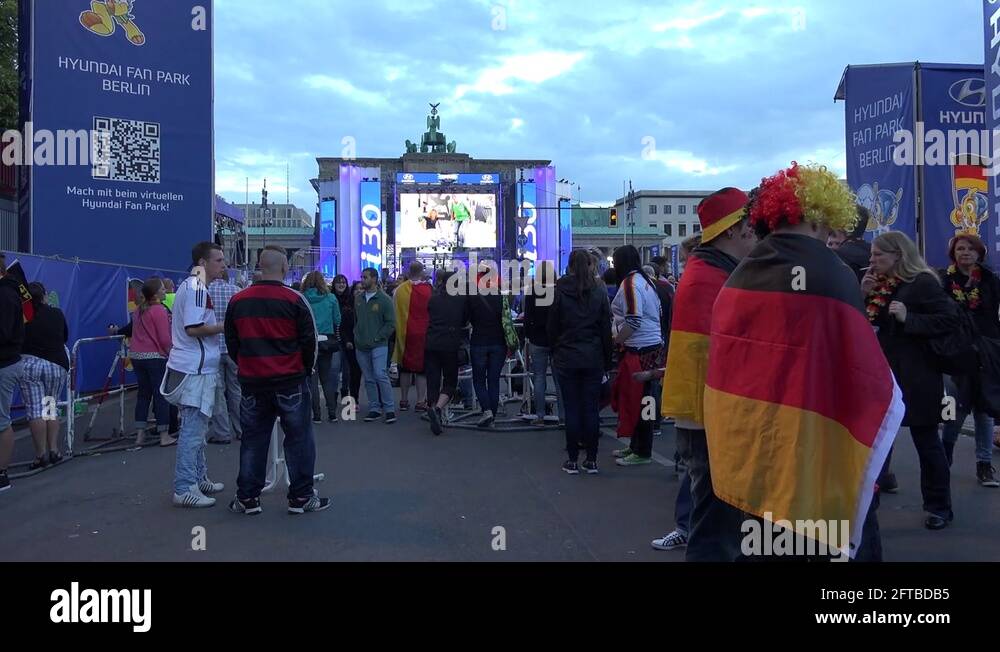 Celebrate at the gate Stock Videos & Footage - HD and 4K Video Clips ...