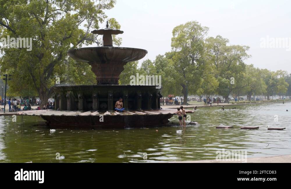 Children and man bathe, dirty filthy polluted water fountain, Delhi ...