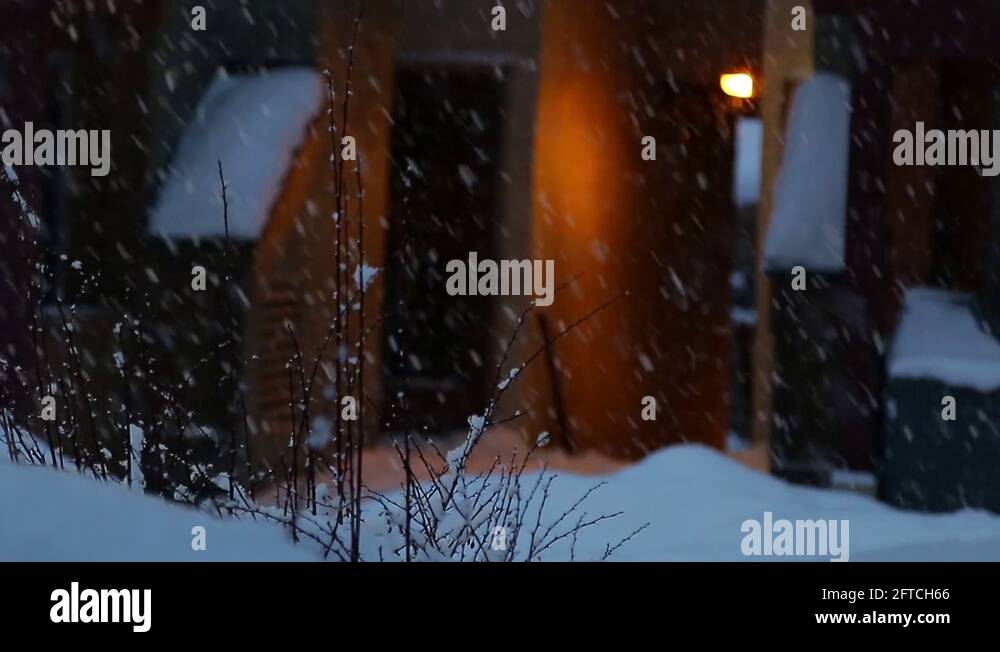 Snowfall flurry Stock Videos & Footage - HD and 4K Video Clips - Alamy