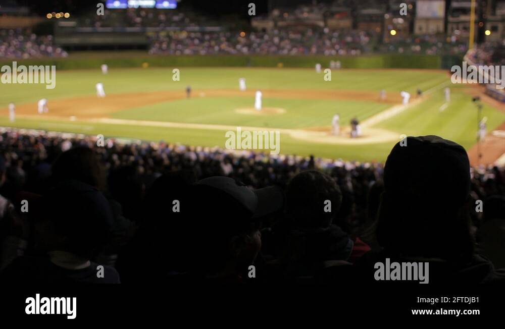 Clapping crowd Stock Videos & Footage - HD and 4K Video Clips - Alamy