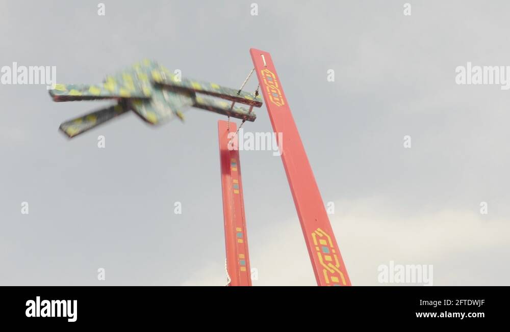 Trapeze artist Stock Videos & Footage - HD and 4K Video Clips - Alamy
