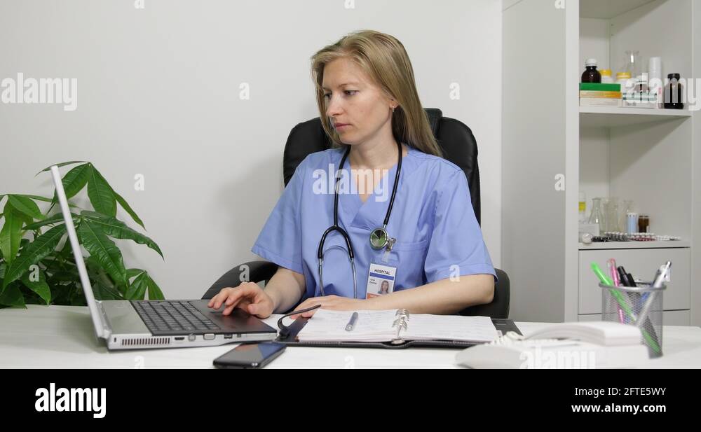 Online programmer Stock Videos & Footage - HD and 4K Video Clips - Alamy