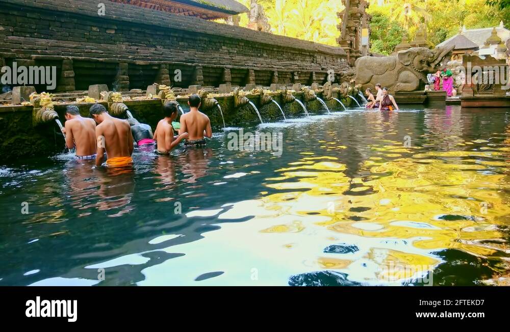 Balinese hindu splash holy water Stock Videos & Footage - HD and 4K ...