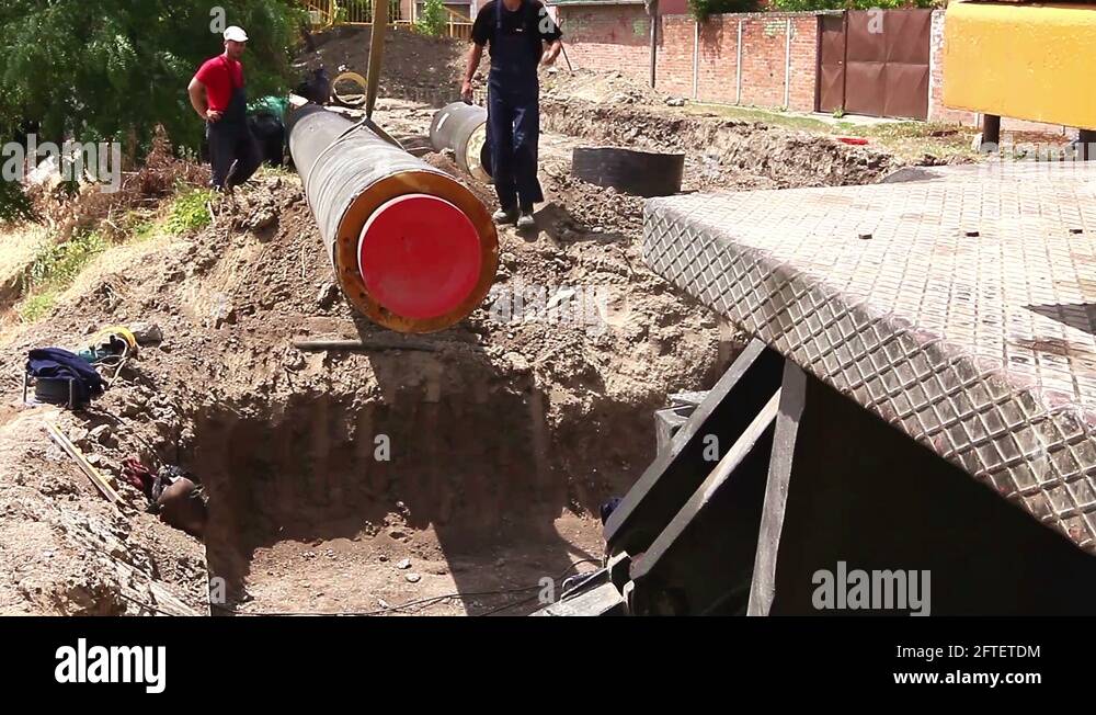 Crane carrying pipe Stock Videos & Footage - HD and 4K Video Clips - Alamy