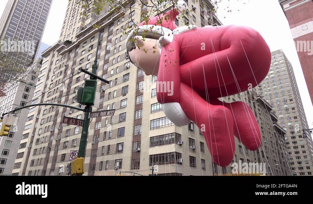 Flying elf Stock Videos & Footage - HD and 4K Video Clips - Alamy