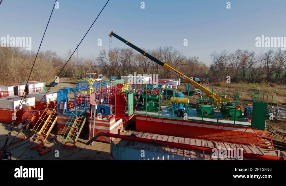 Installation of drilling fluid circulation system Stock Video Footage ...