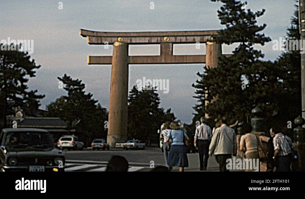 Giant torii Stock Videos & Footage - HD and 4K Video Clips - Alamy