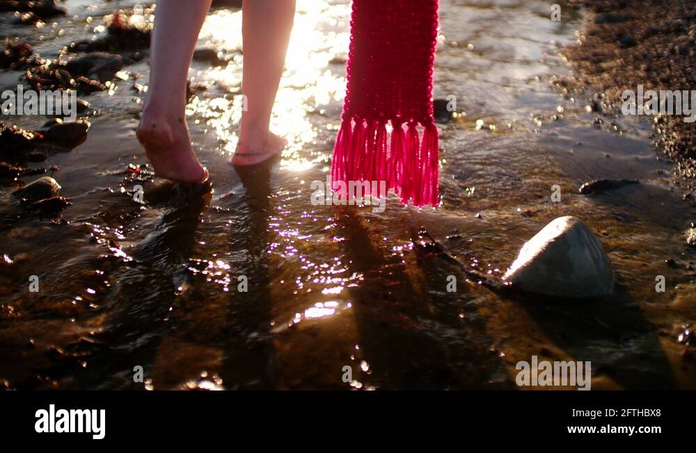 Legs crossing Stock Videos & Footage - HD and 4K Video Clips - Alamy