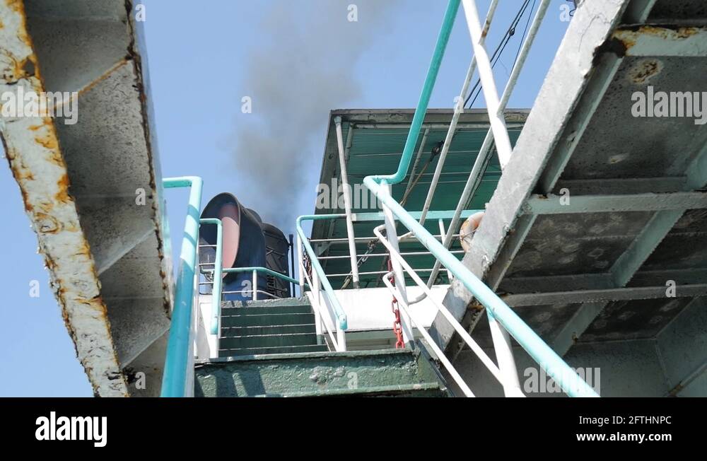 Funnel smoke ship Stock Videos & Footage - HD and 4K Video Clips - Alamy