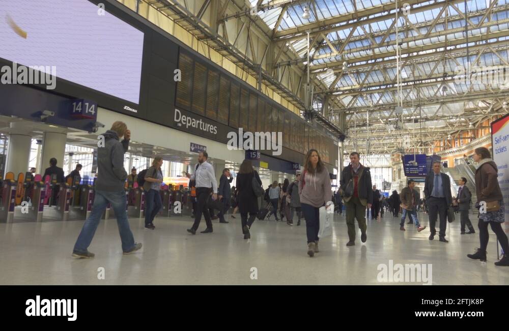 Commuters waterloo station Stock Videos & Footage - HD and 4K Video ...