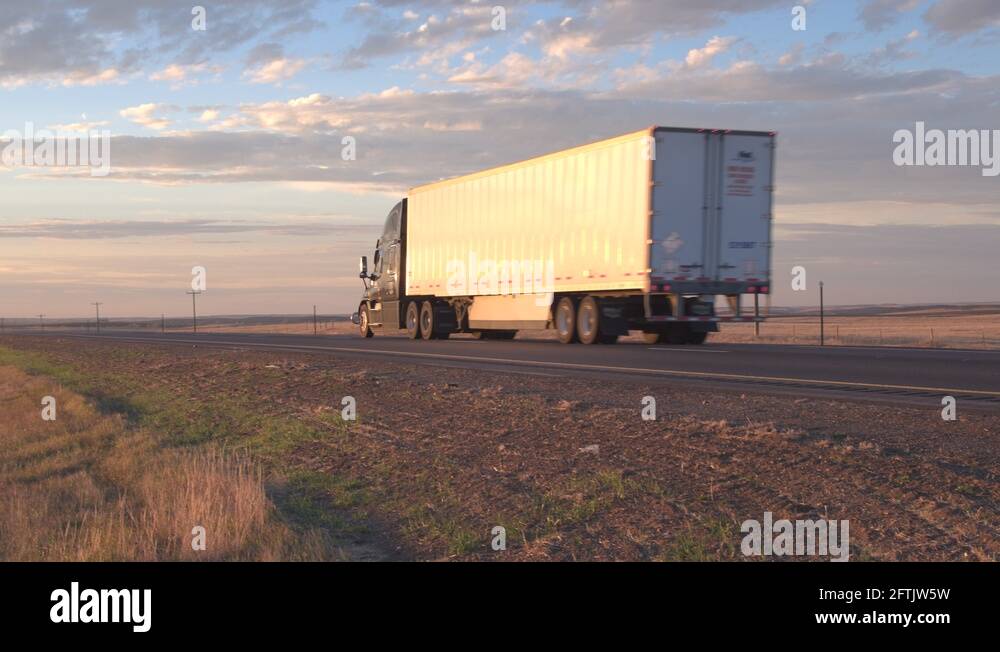 Scenic traffic light Stock Videos & Footage - HD and 4K Video Clips - Alamy