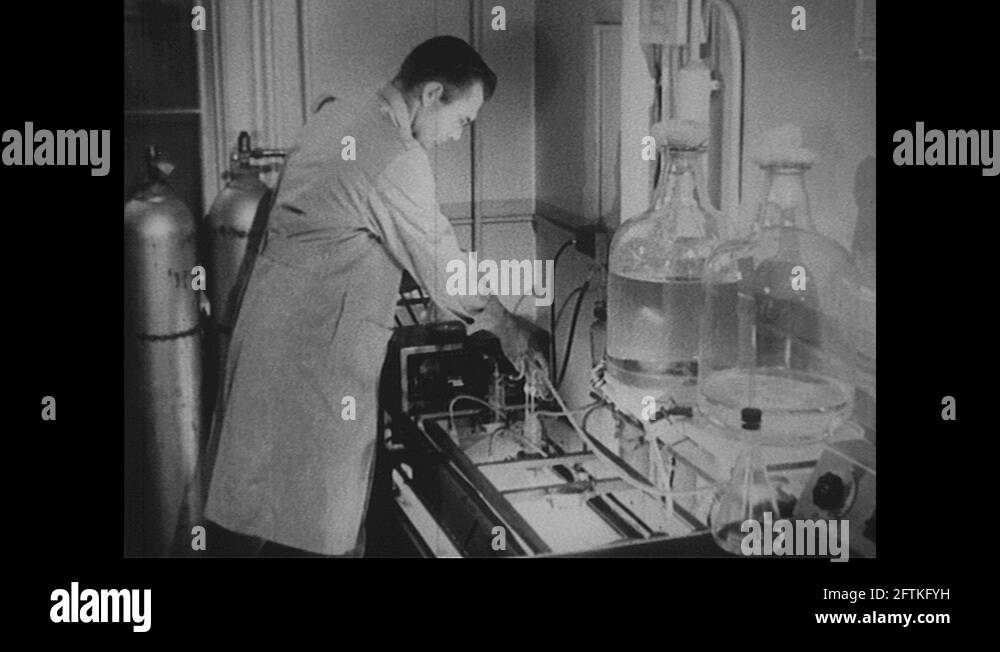 1940s-1950s : Flasks with a solution inside being shaken by a ...