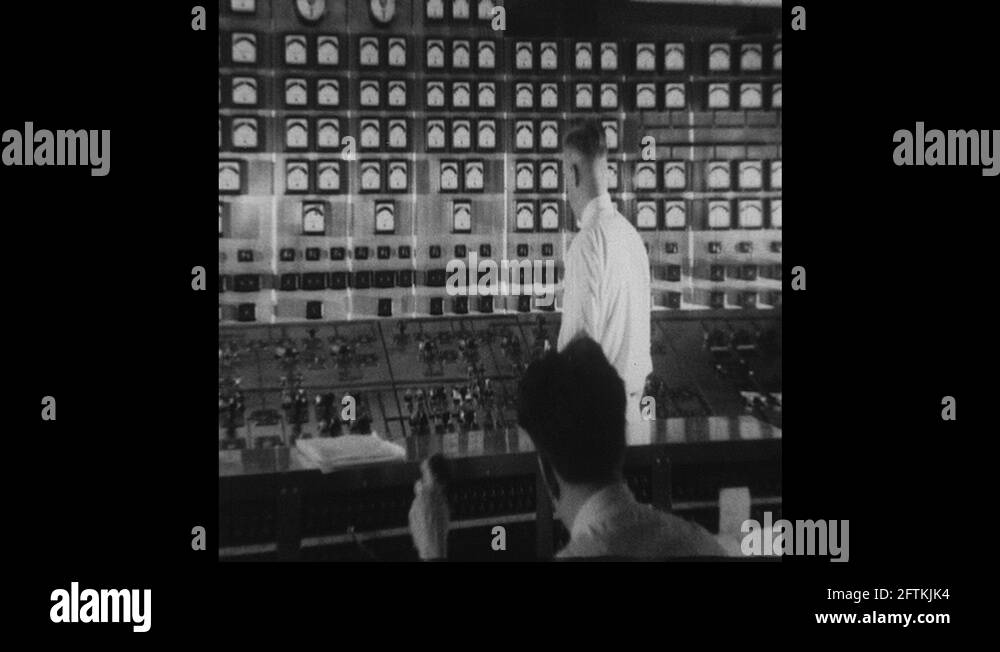 1930s-1940s : A switchboard operator checks the display on his ...