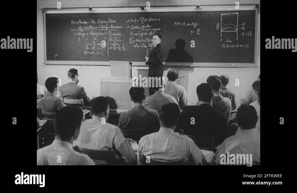 1940s-1950s : A professor lectures at the head of a classroom, filled ...
