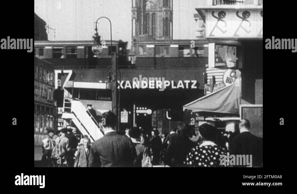 1950s: People in a metropolitan area do their activities of daily ...