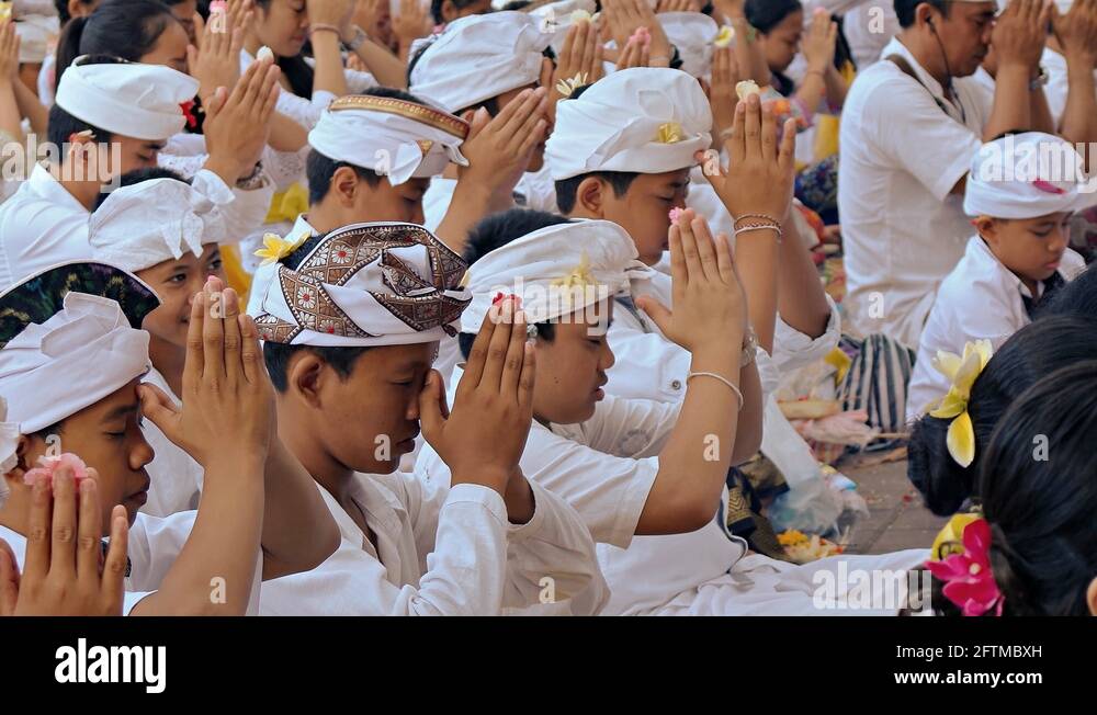 Pura hindu temple Stock Videos & Footage - HD and 4K Video Clips - Alamy