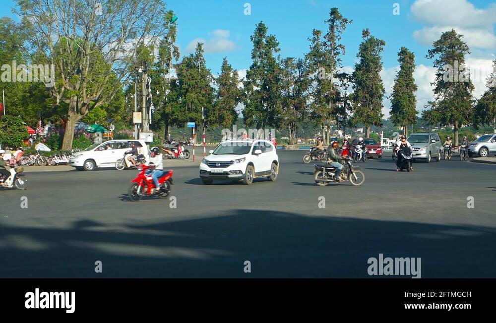 Dalat roundabout Stock Videos & Footage - HD and 4K Video Clips - Alamy