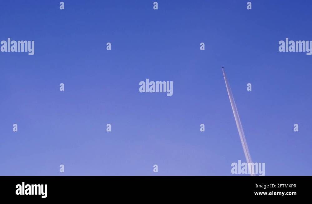 Jet and contrail Stock Videos & Footage - HD and 4K Video Clips - Alamy