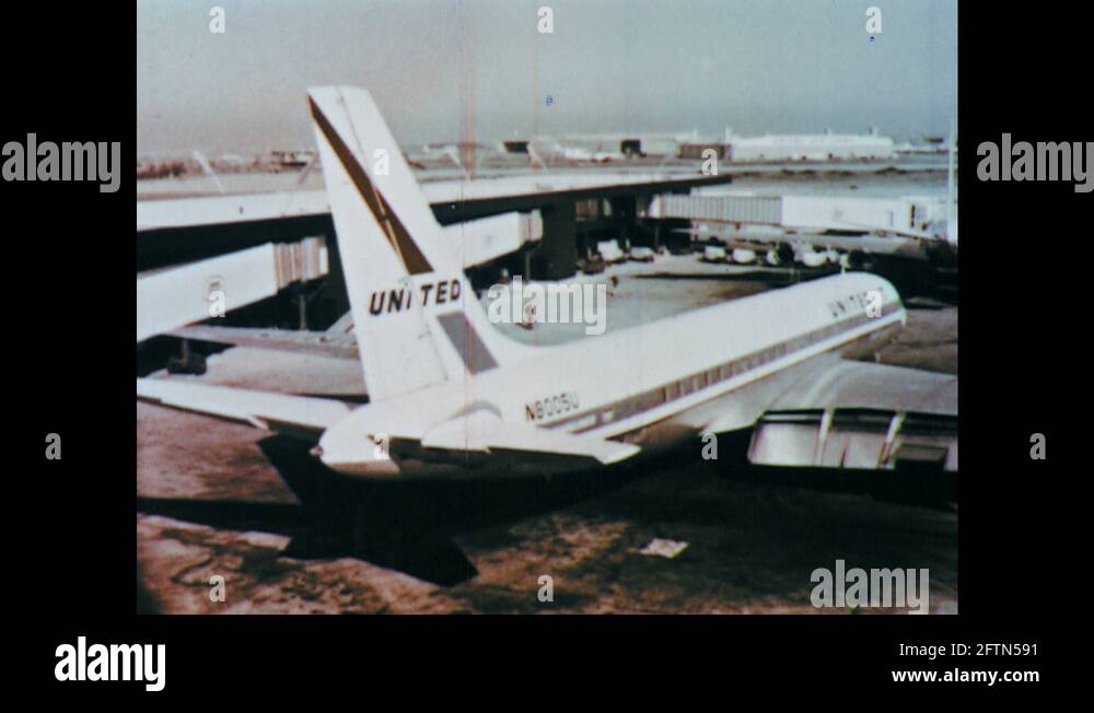 Loading plane ramp Stock Videos & Footage - HD and 4K Video Clips - Alamy