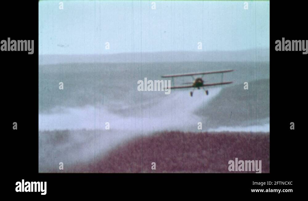 Crop dusting 1950s Stock Videos & Footage - HD and 4K Video Clips - Alamy