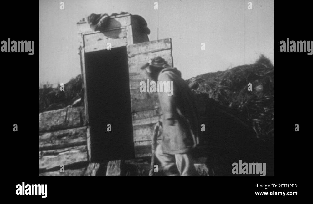 Inuit hut Stock Videos & Footage - HD and 4K Video Clips - Alamy