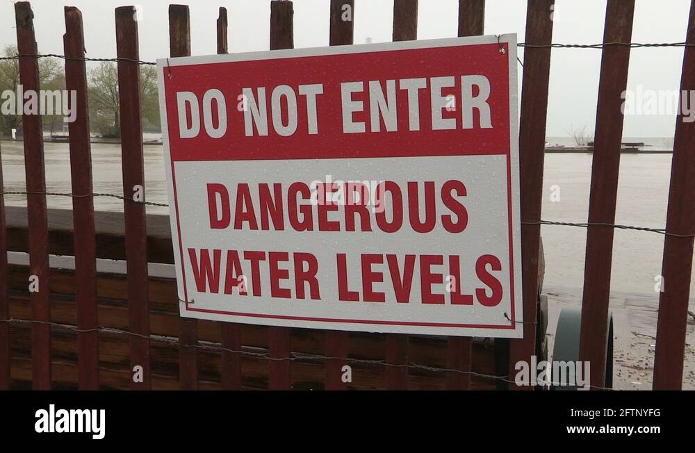 Dangerous rising water and flooding as lakes oceans and sea levels rise ...